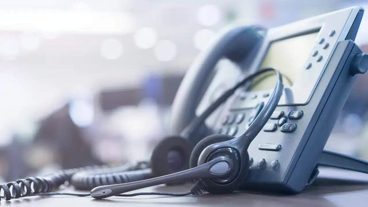 Onshore vs Offshore Call Centers: Understanding the Key Differences and ...