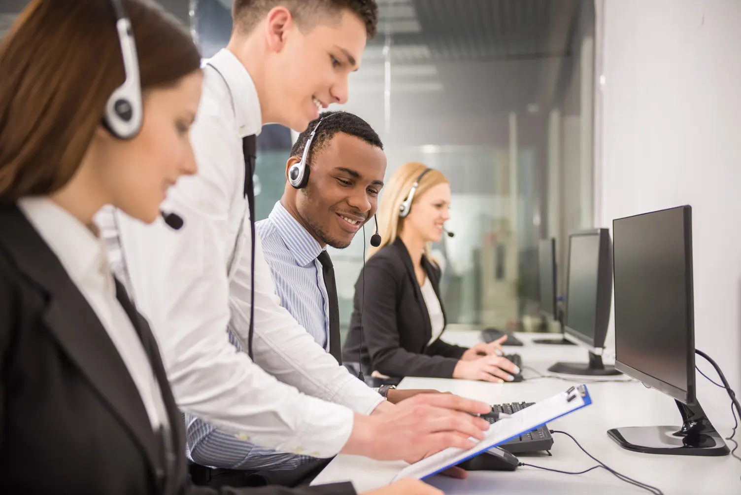 7 Strategies to Optimize Call Center Operations During Peak Seasons ...